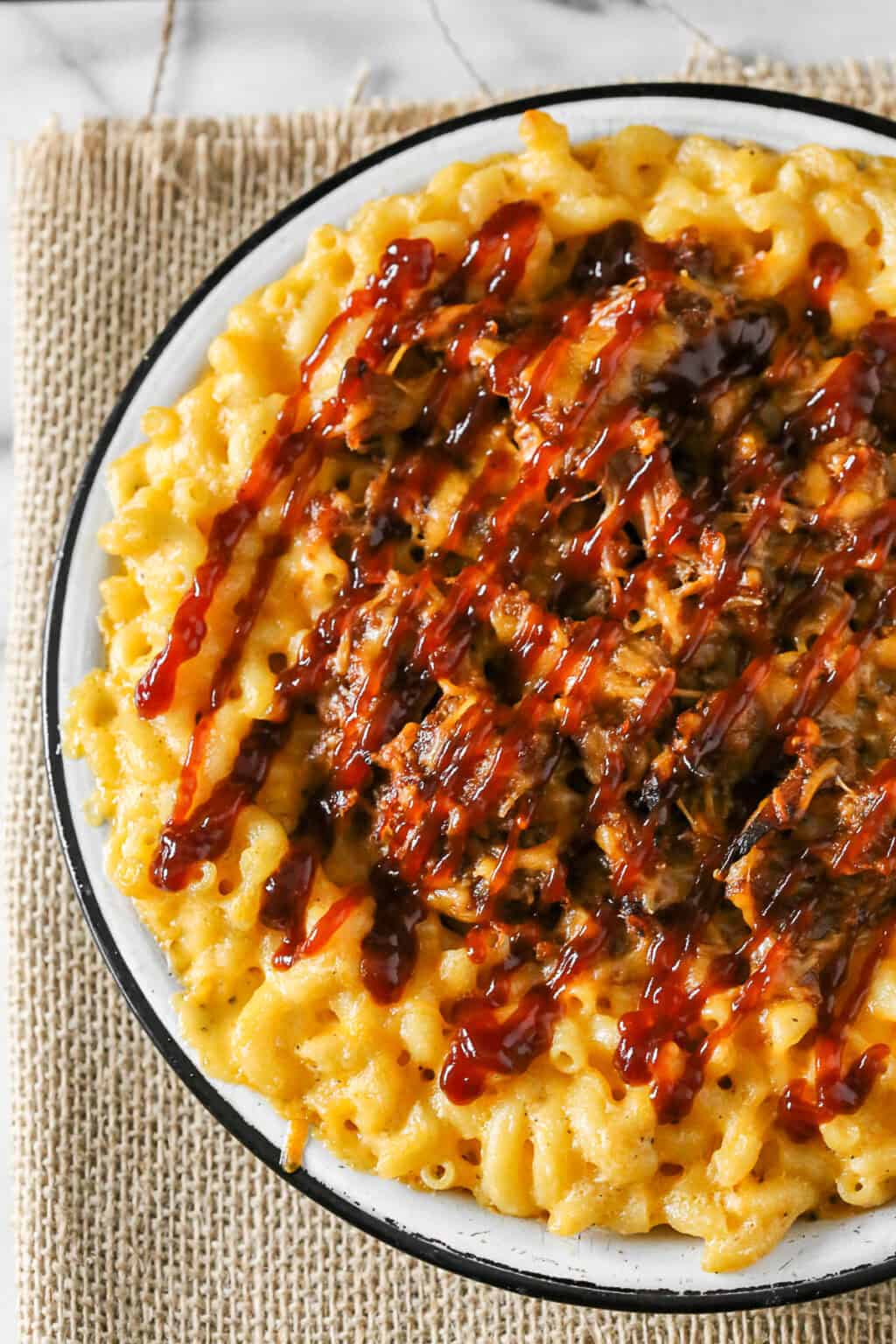 Pulled Pork Mac and Cheese - the piggy mac of your dreams!