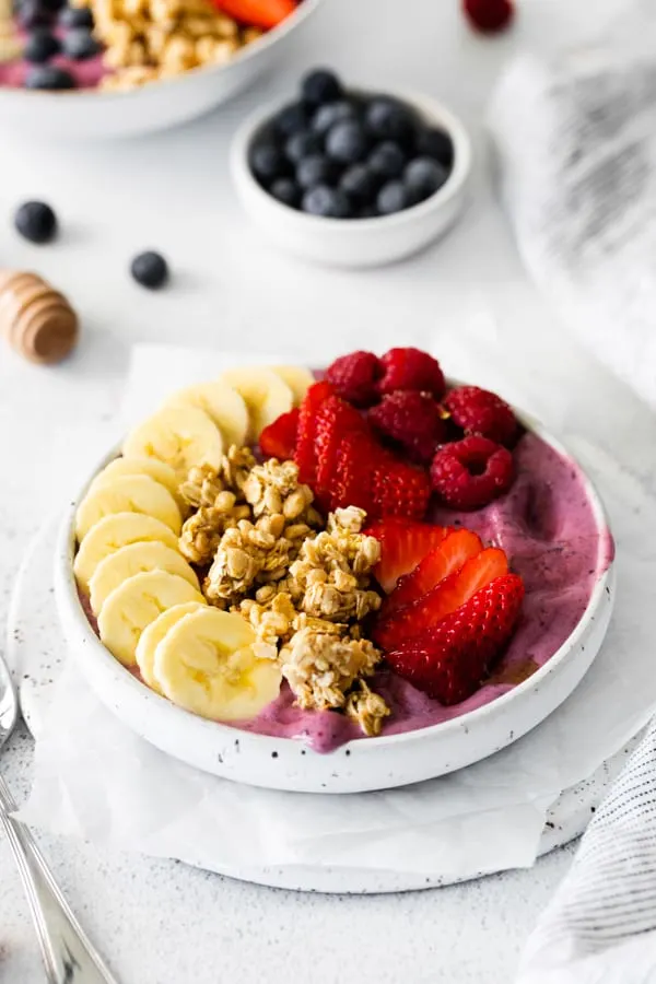Acai Bowl - a healthy smoothie bowl way to start to the day!